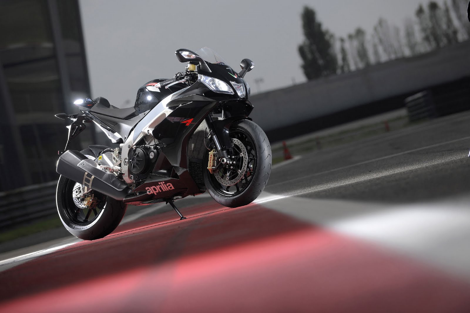 The Best Of Motorcycle: 2010 Aprilia RSV4R