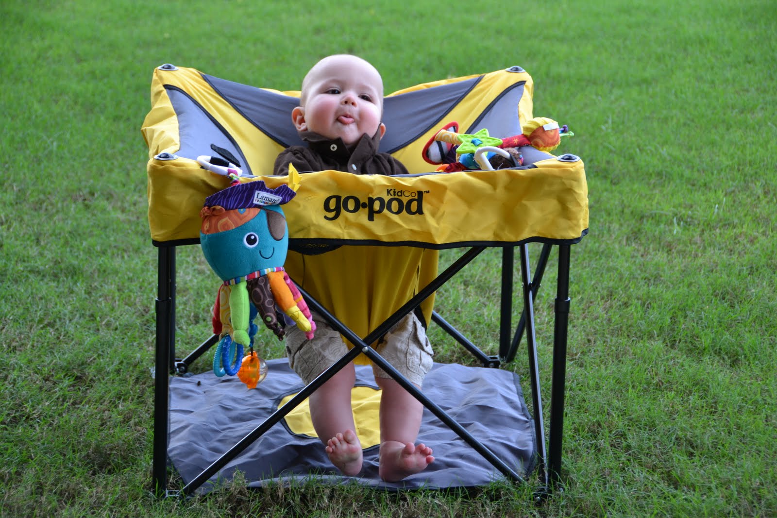 The Clarks in Colorado: Momformation: The KidCo Go Pod