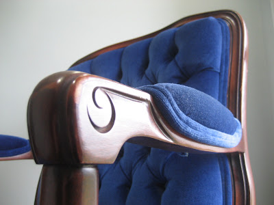 Six Balloons Vintage Delights: Royal Blue Victorian Velvet Chair