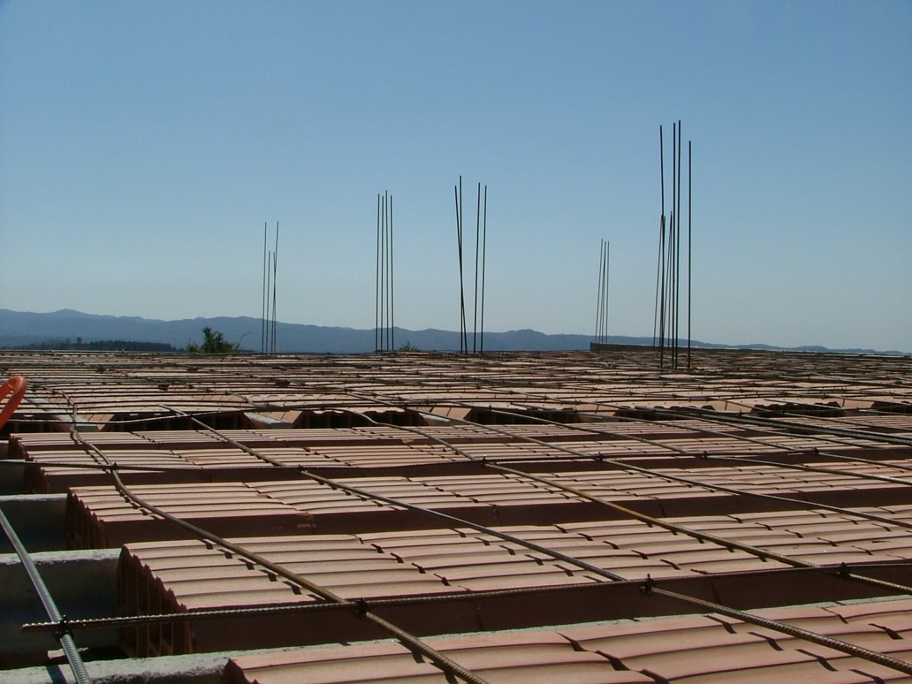 Avances de obra: VIV. UNIFLIAR en Villa del Condor