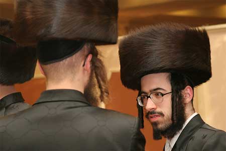 ELI5: Why do certain types of Jewish men wear yamakas, while others ...