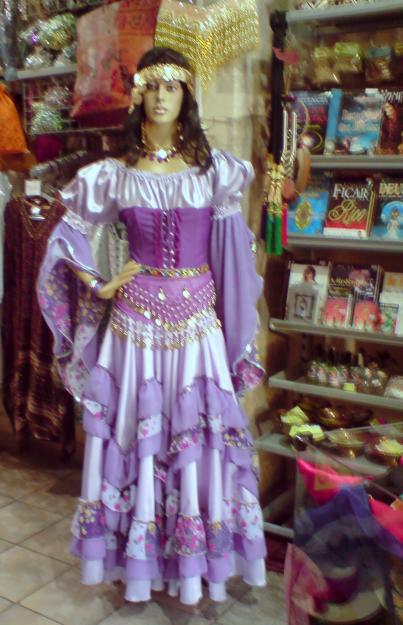 Magia Cigana - Um Olhar entre dois Mundos: Roupas Ciganas