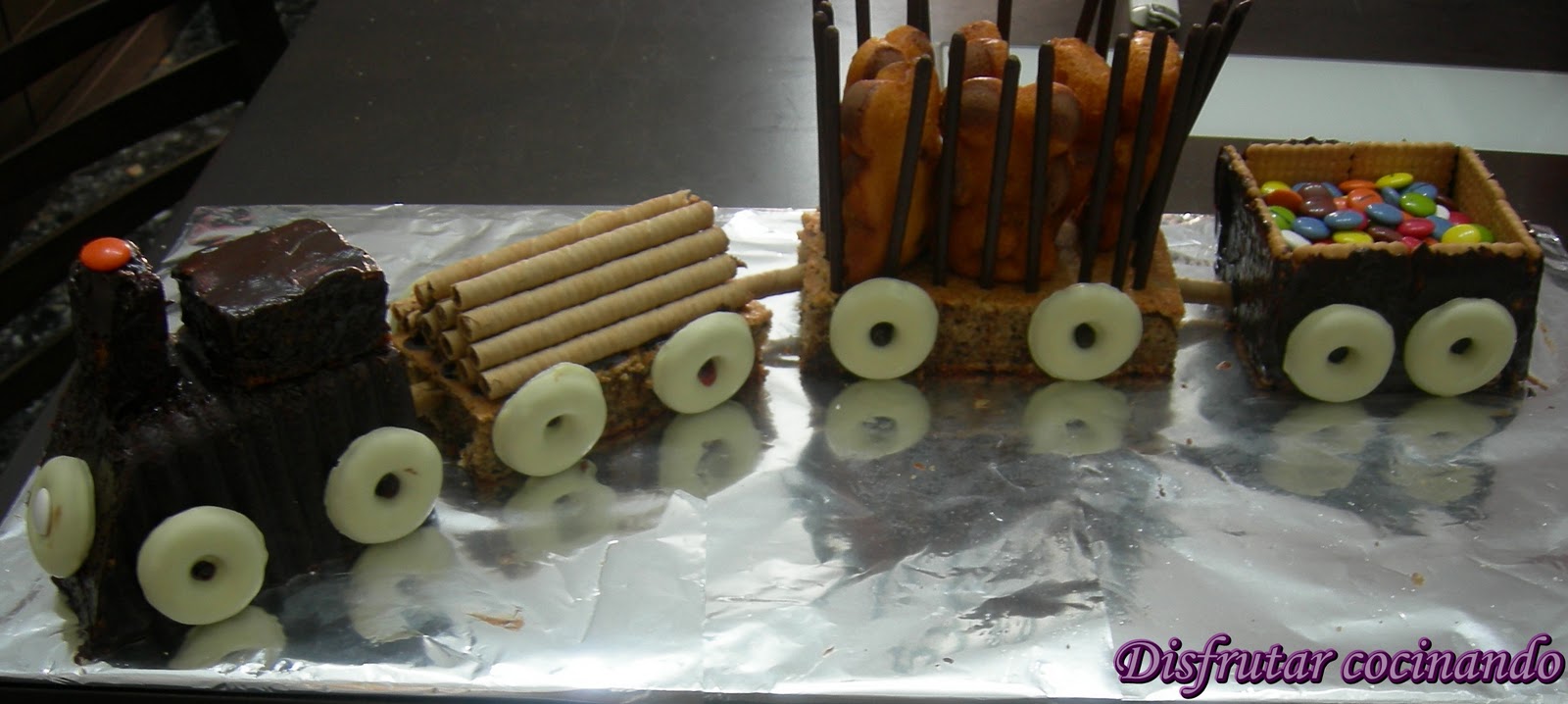 Disfrutar cocinando: Tarta tren de cumpleaños y cupcakes de bob esponja