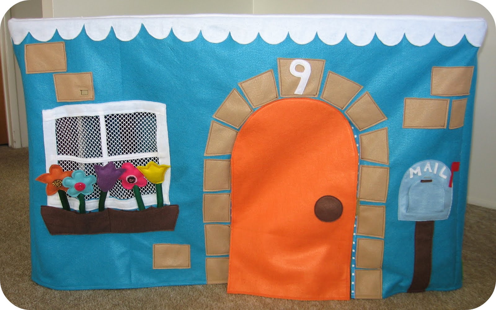 Crafty Chic Mommy: Felt Play House Along