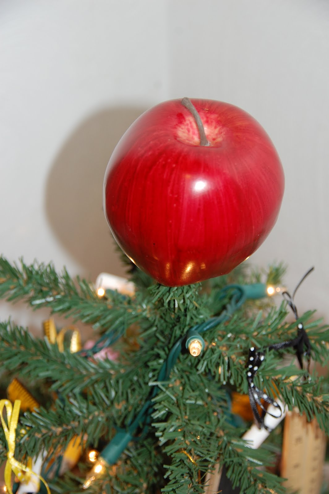 My Remodeled Nest: Back To School Tree-Mini Tutorial