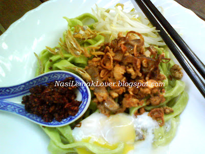 Nasi Lemak Lover: Spinach Pan Mee (pasta)