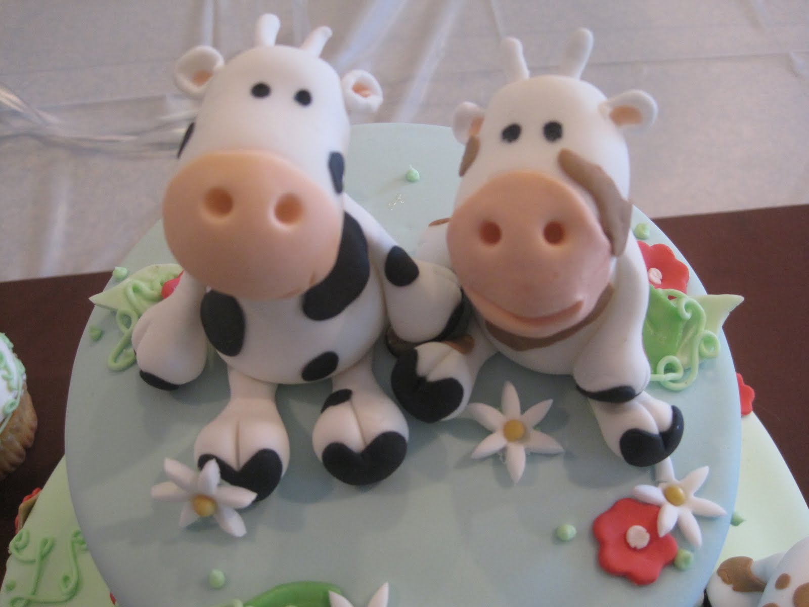 Custom Cakes: Cow cake