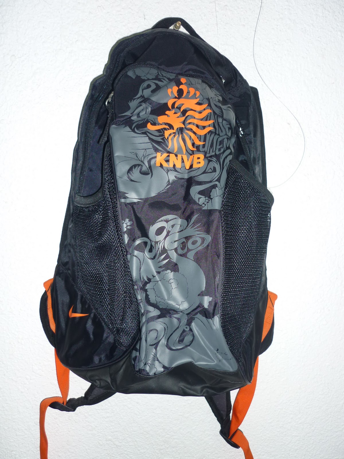 DEUTER-SAMSONITE-THE NORTHFACE-NIKE: BEG NIKE (RM80)