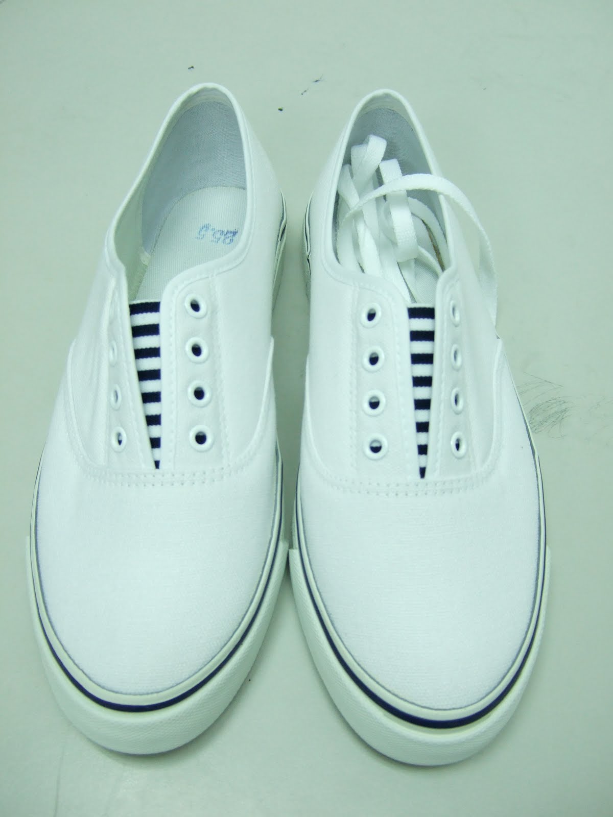 Yume&Hoja hand-painted team: Two basic canvas shoes types