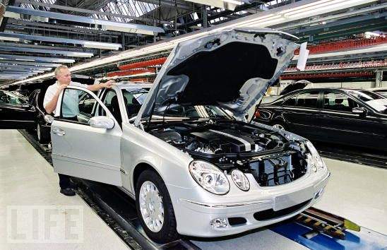 NewsBookBlog.blogspot.com: The Factory of Mercedes-Benz in Germany