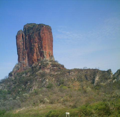 Roboré un Paraiso sin Limites: Chochis "La Muela Del Diablo"