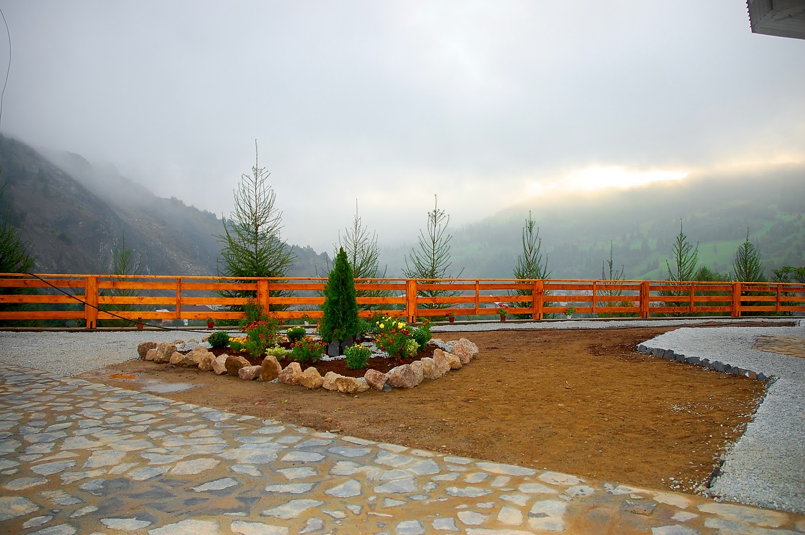 CARP RADU PHOTOGRAPHY: POZE SFINTIREA PAROHIEI BICAZ CHEI II CU HRAMUL ...