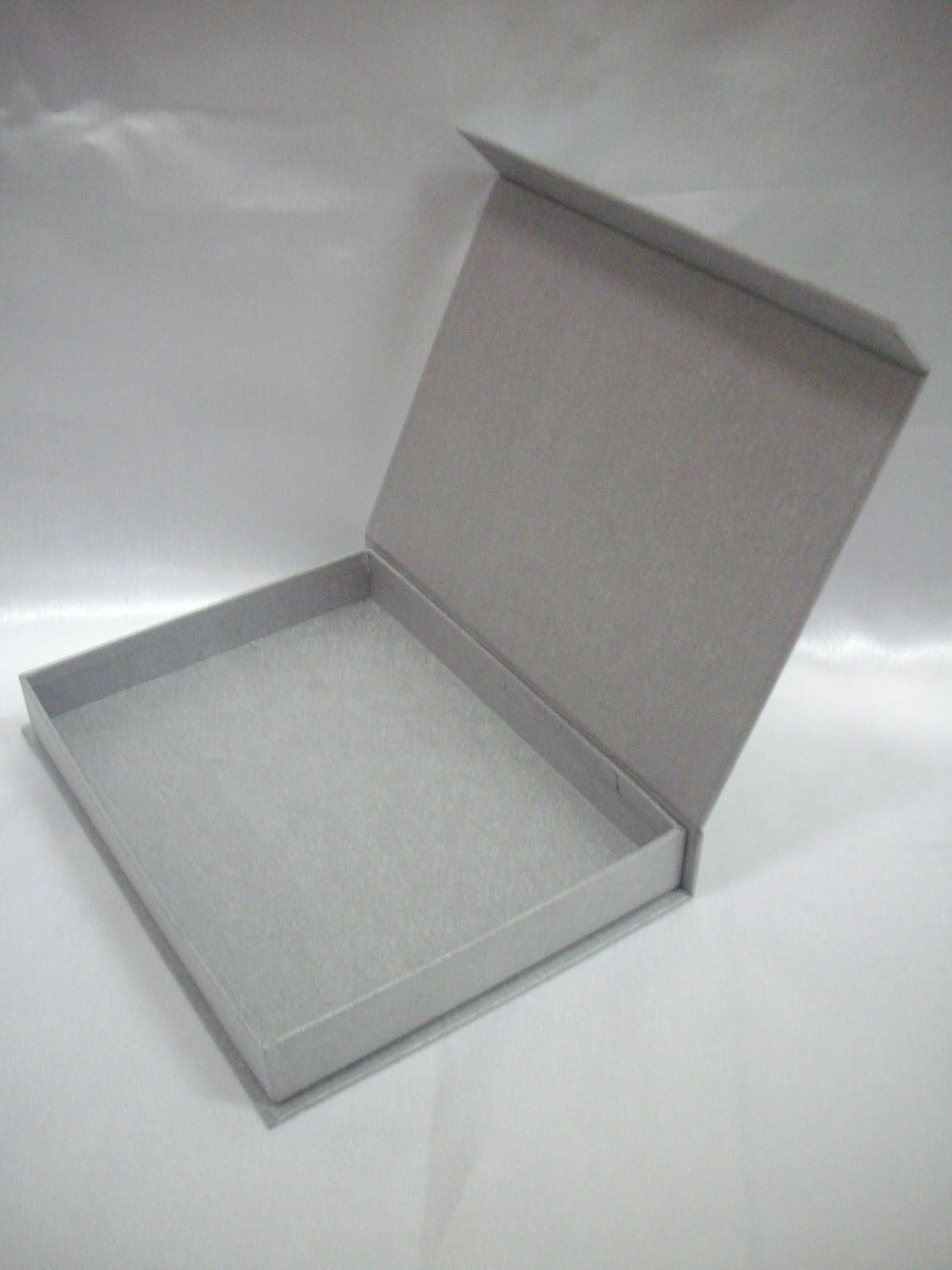 Singapore Gift Boxes: Gift box for presenting a photo frame or book or...