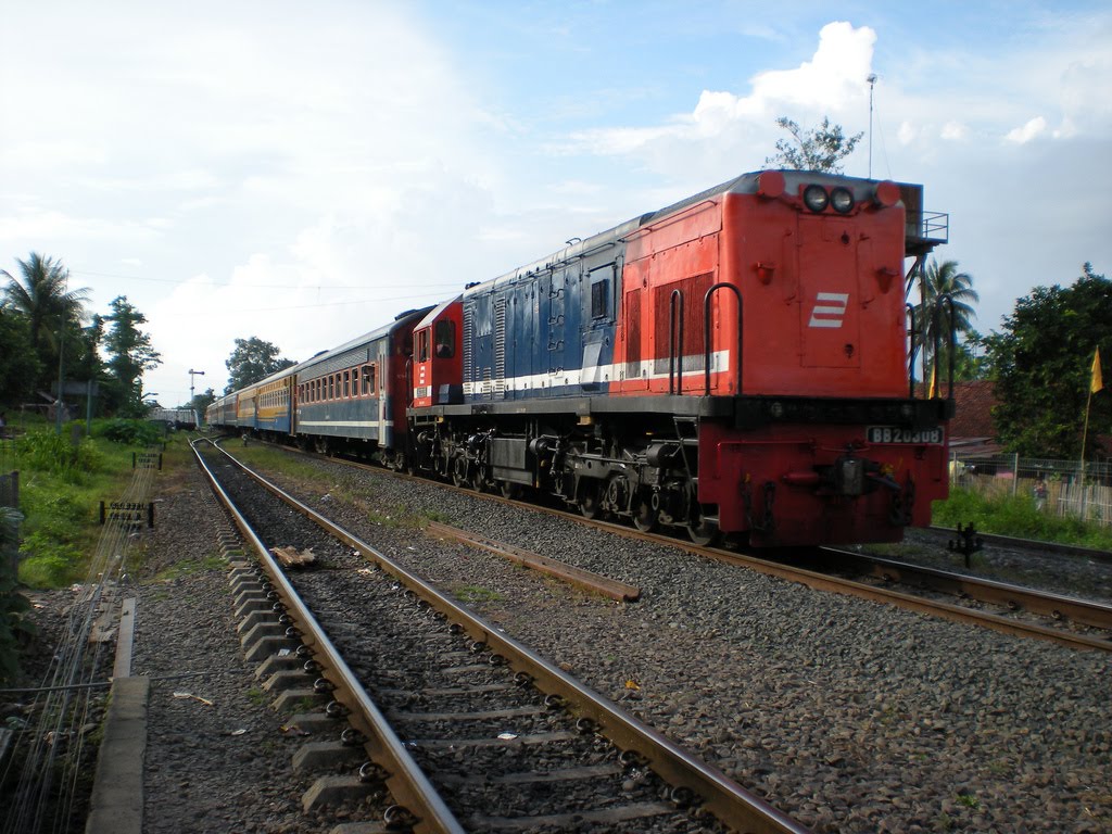 Raditya Faiz Octaviana: LOKOMOTIF BB 203 08