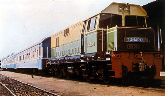 Raditya Faiz Octaviana: LOKOMOTIF BB 303 07