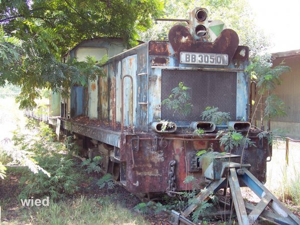 Raditya Faiz Octaviana: LOKOMOTIF BB 305 01