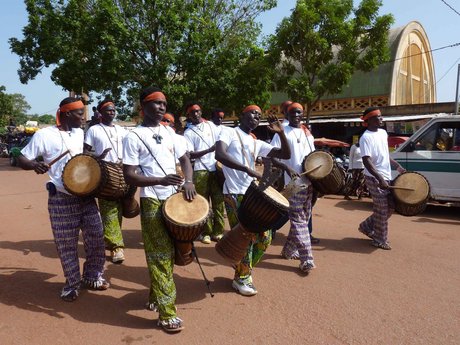 5 mois au Burkina Faso!: Fête de la musique : 1ère partie - La caravane ...