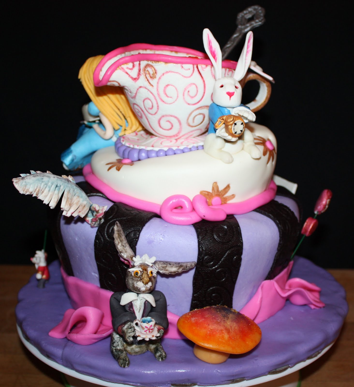 The Cake Mama: Alice In Wonderland Cake