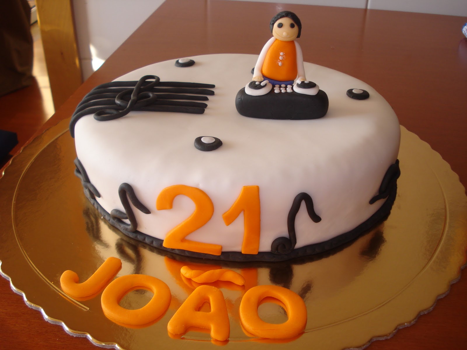 BOLOS...EU FAÇO!!!: Um bolo DJ, para o DJ João!!!!