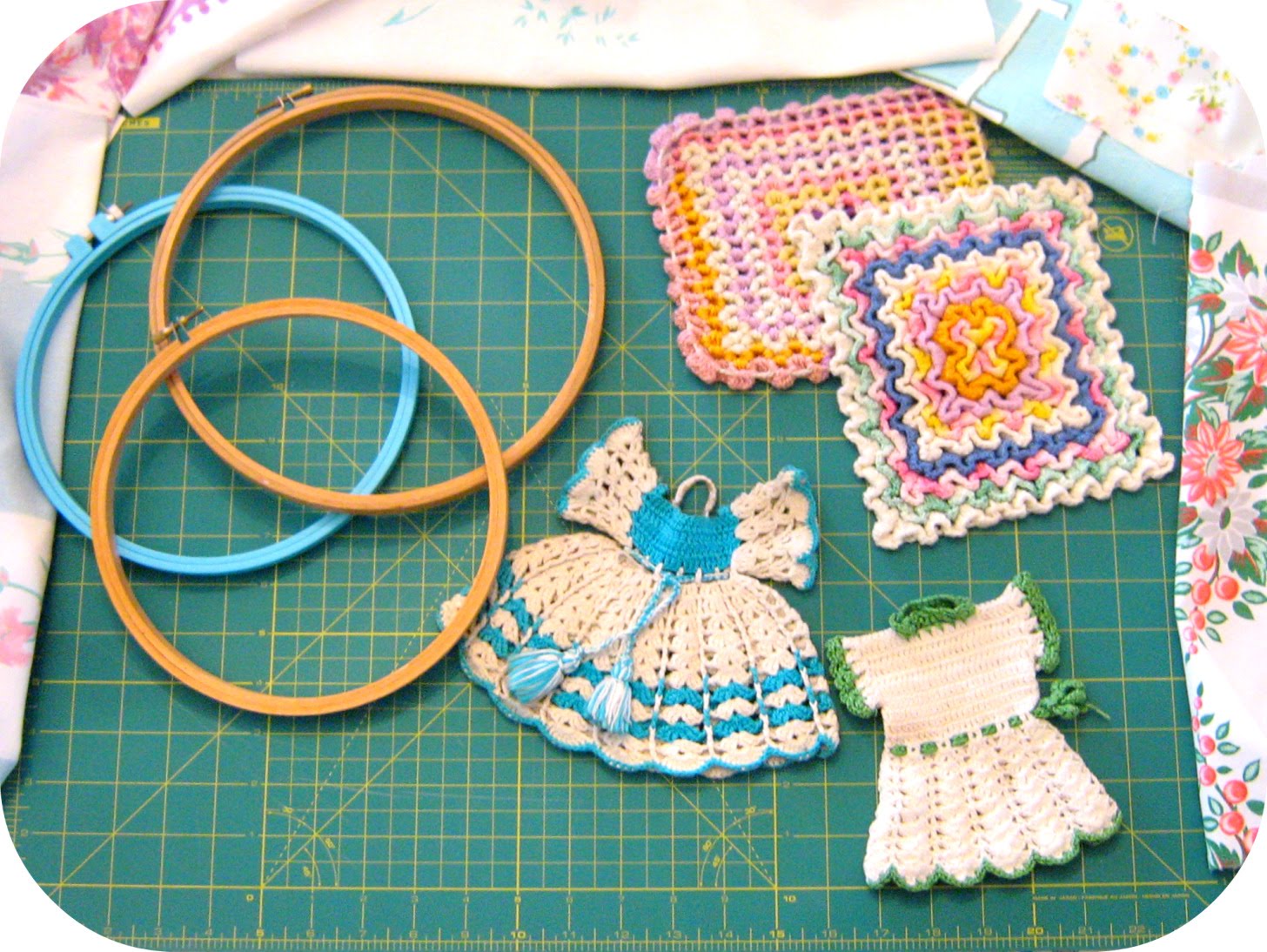 Shabby Vintage Mom: Fabric Hoops