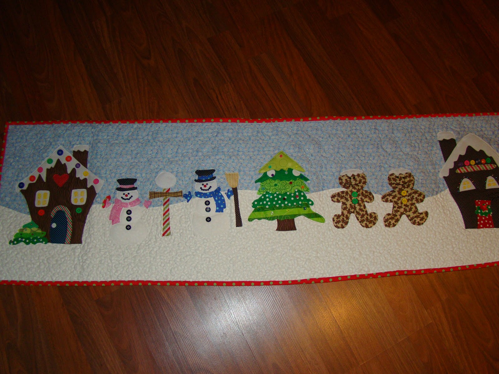SewCraftyJess: Applique table runner