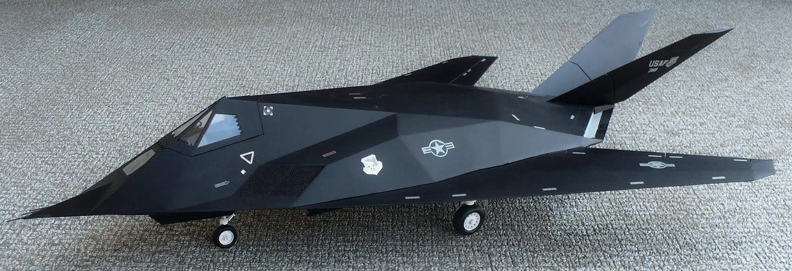 The Great Canadian Model Builders Web Page!: F 117 Nighthawk