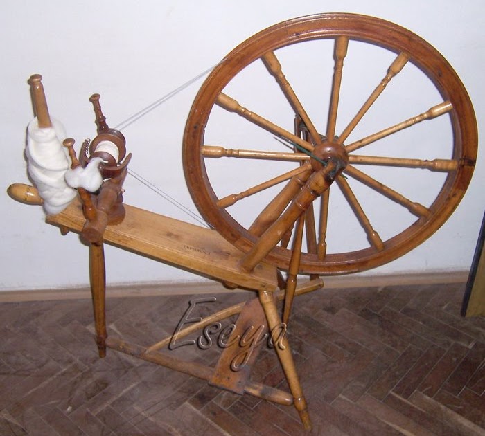 Eseya, Muñecas con historia: La rueca magica