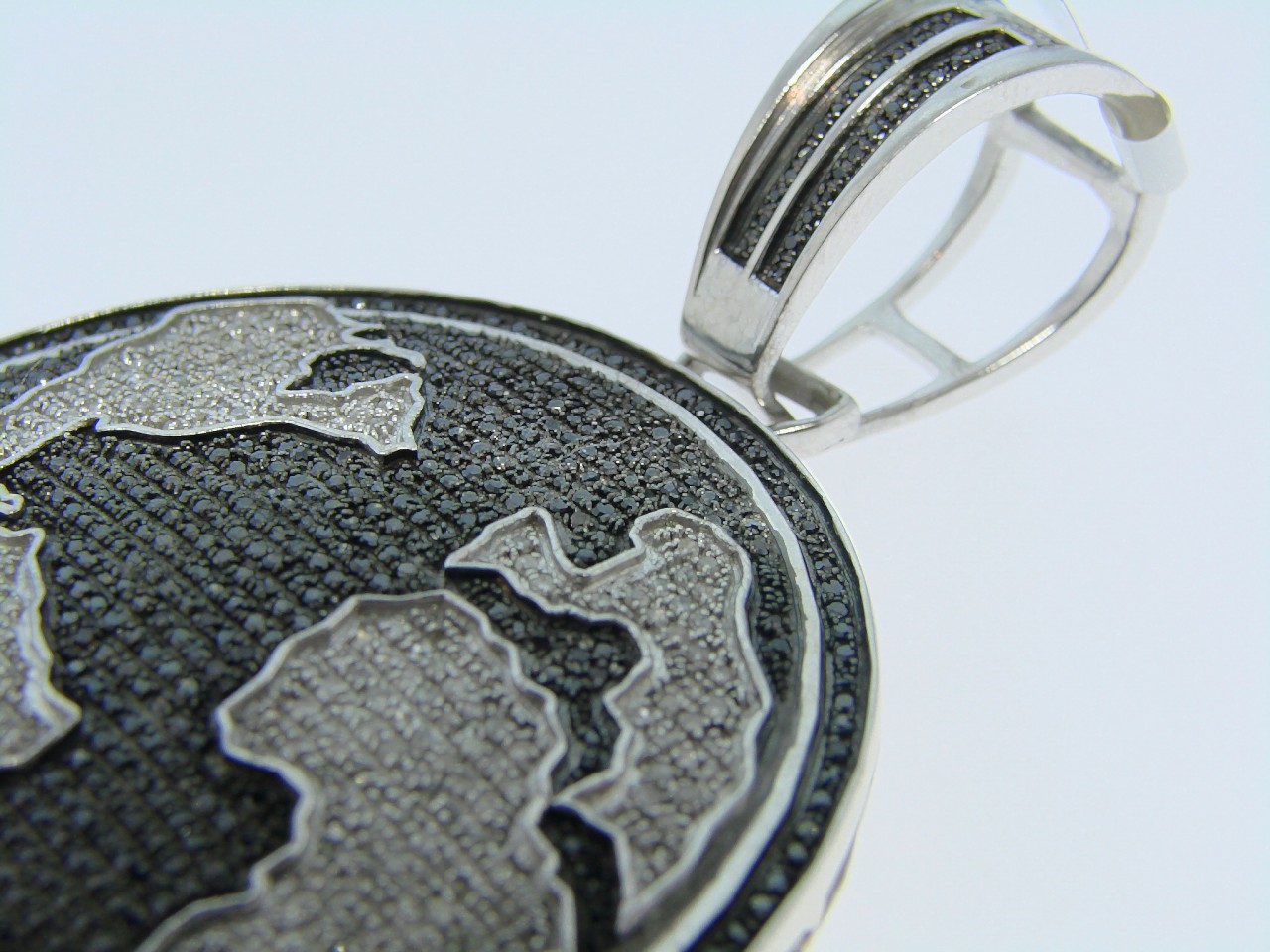 new_york_jewels: MENS WORLD GLOBE MEDALLION DIAMOND CROSS PENDANT 3.5CT