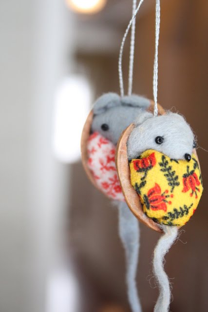 Clover Lane: A January Craft: Cute Walnut Mice