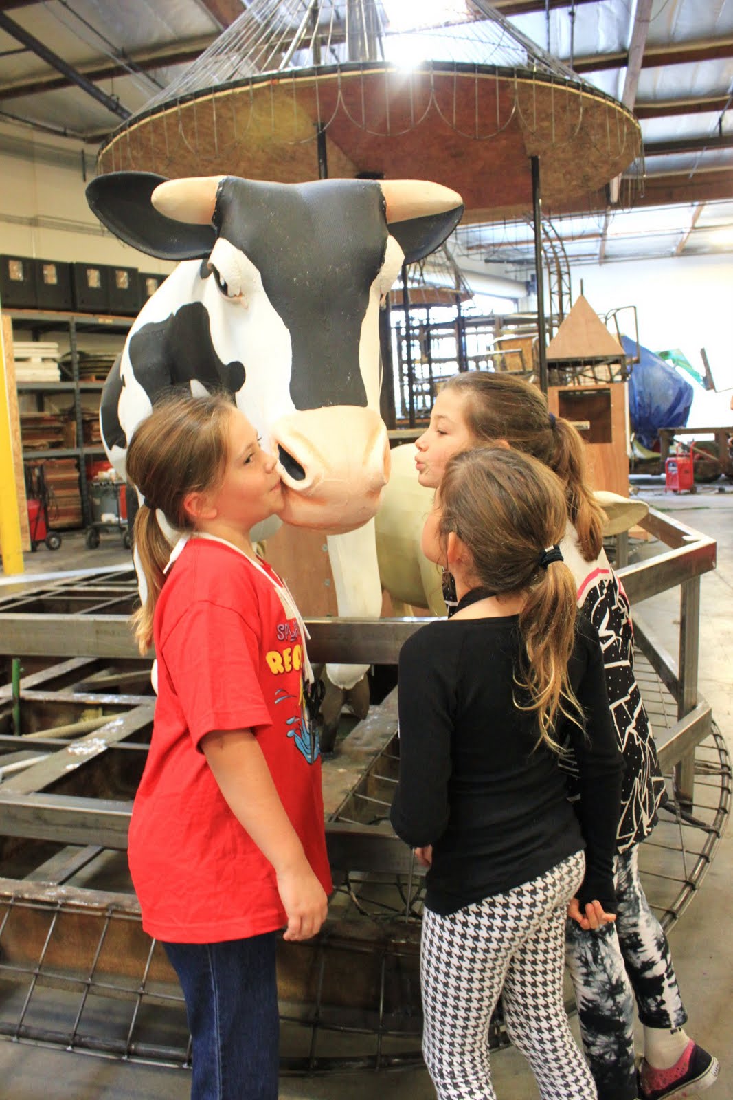 HUNTINGTON BEACH GIRL SCOUT TROOP 746: DECORATING FLOATS FOR THE ROSE ...