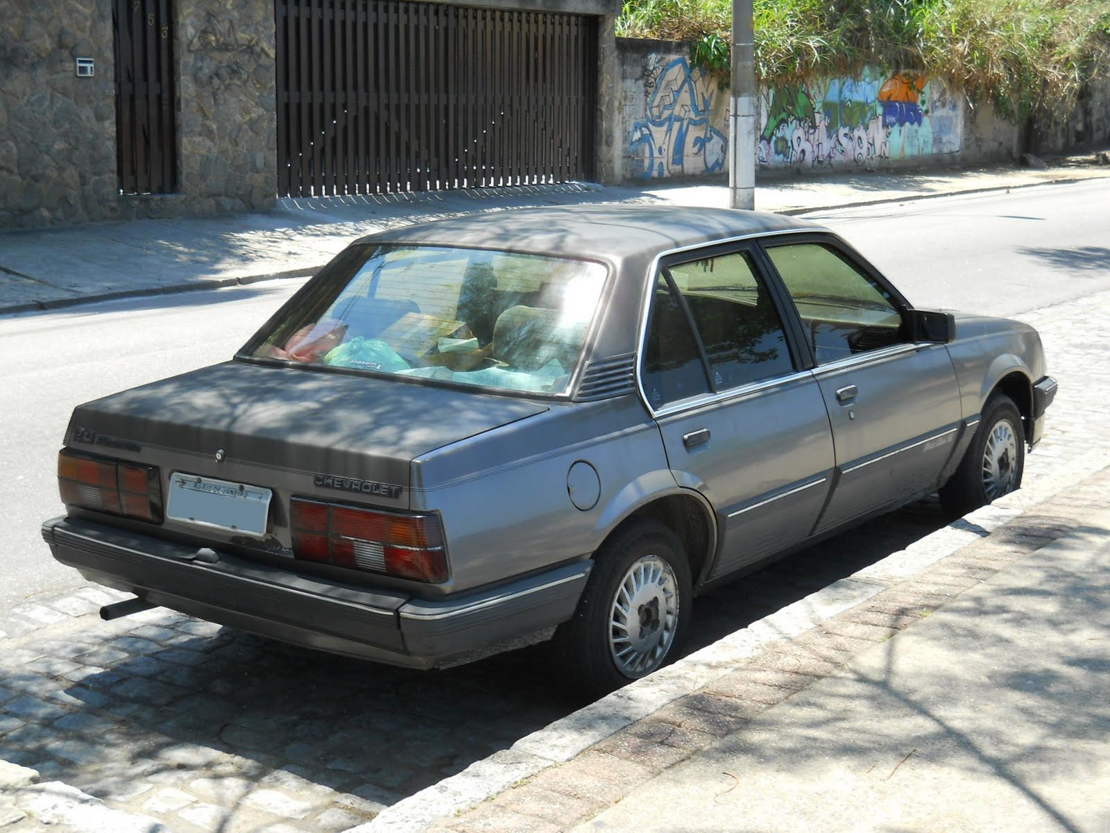 Registros Automotivos do Cotidiano: Chevrolet Monza Classic SE 1989