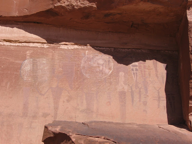 Four Corners Hikes-Arches National Park: Courthouse Wash Rock Art