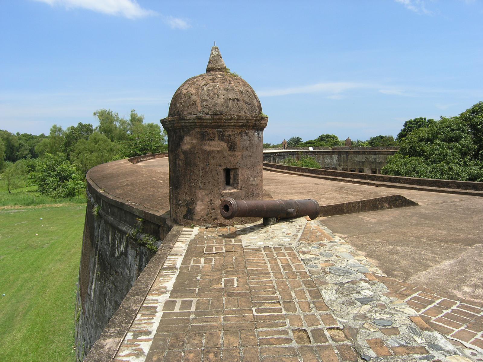 Peter's Photo Odyssey: Omoa Fortress , San Pedro Sula Honduras Sep 1 2005