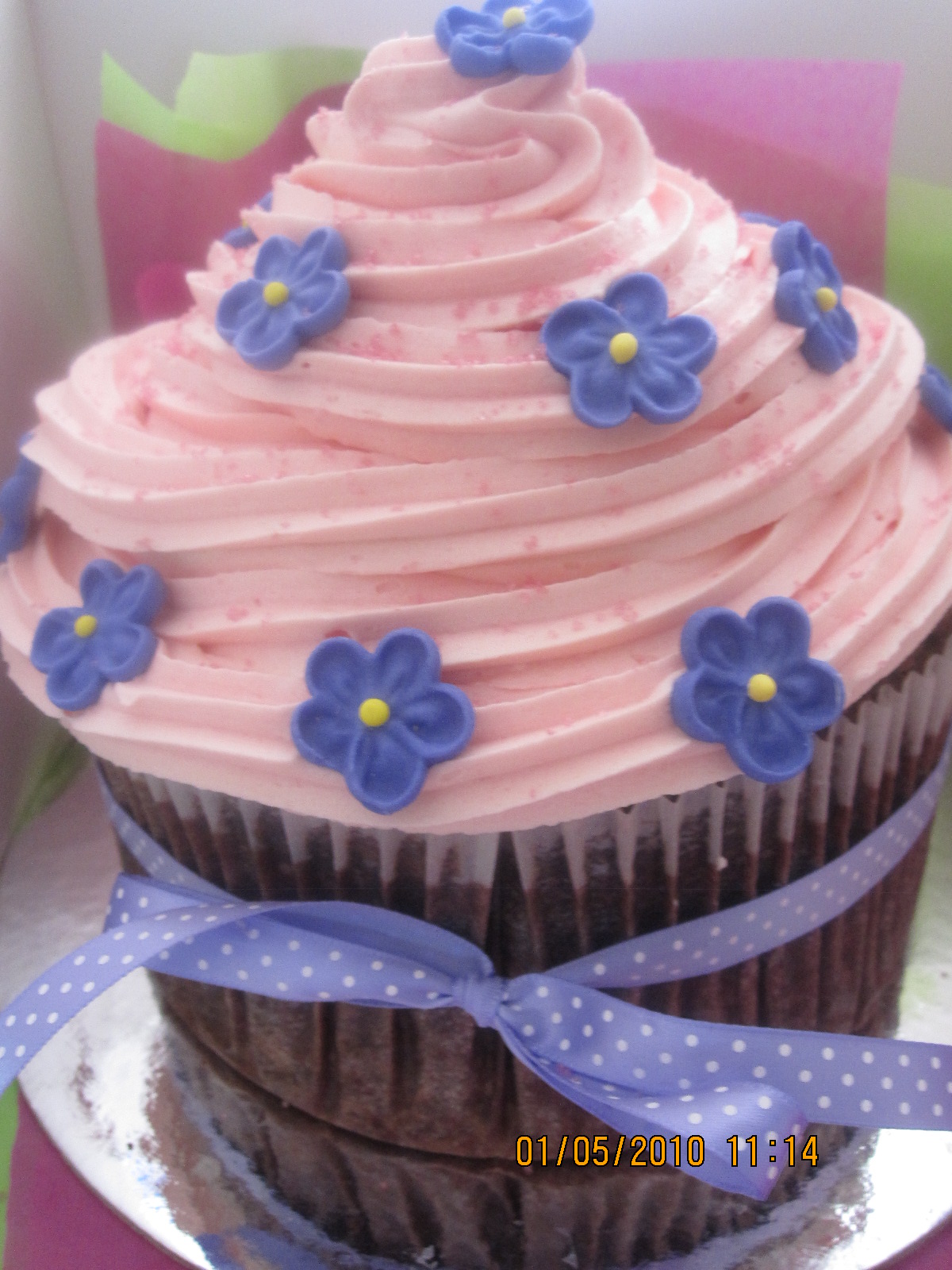 adobo down under: 7th birthday maxi cupcakes