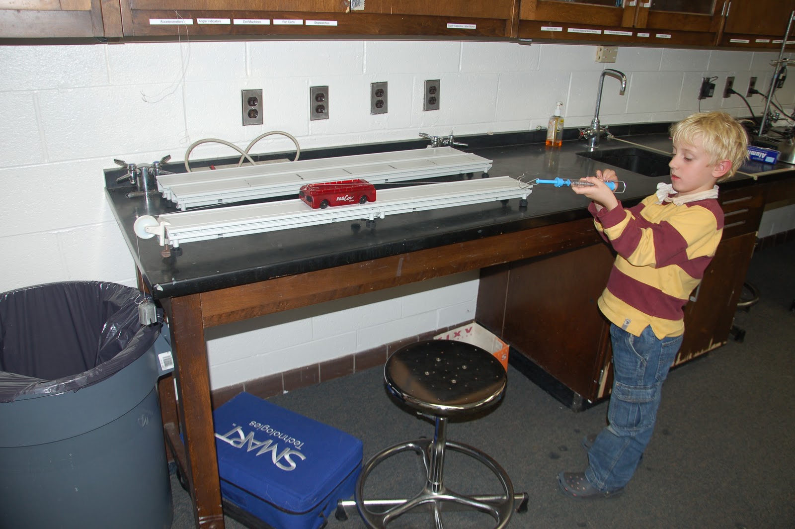 Jacobs Physics: Lab idea for general physics: introduction to force ...
