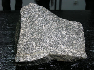 Camineros del Albayzín: Geología - Rocas ígneas