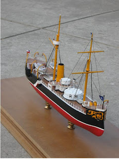 MONITOR HUASCAR Y MODELOS A ESCALA