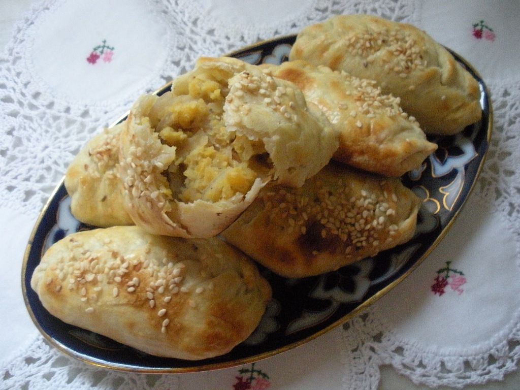 The Art of Uzbek Cuisine: Nu'hot somsa (Samsa with chickpeas)