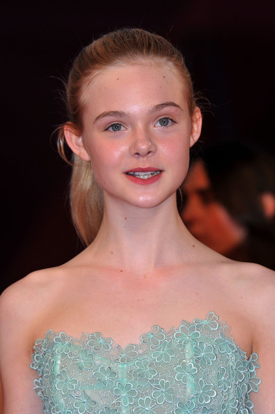 Celebrity Central World Young Actress Elle Fanning Looks Adorable In