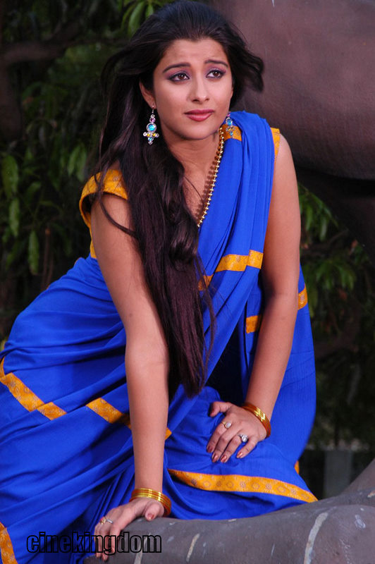 HOT GLAMOUR QUEEN: Madhurima Hot Scene Stills