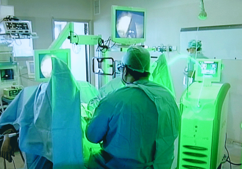 Dr. Fernando Gómez Sancha - English: First surgery in the world with ...