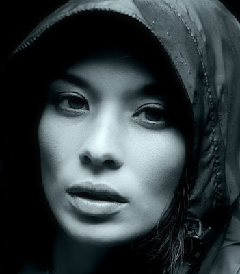 Light Mood: Dramatic Portraits