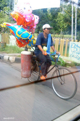 ceritanya danu: balon gas, sampai kapan bertahan...