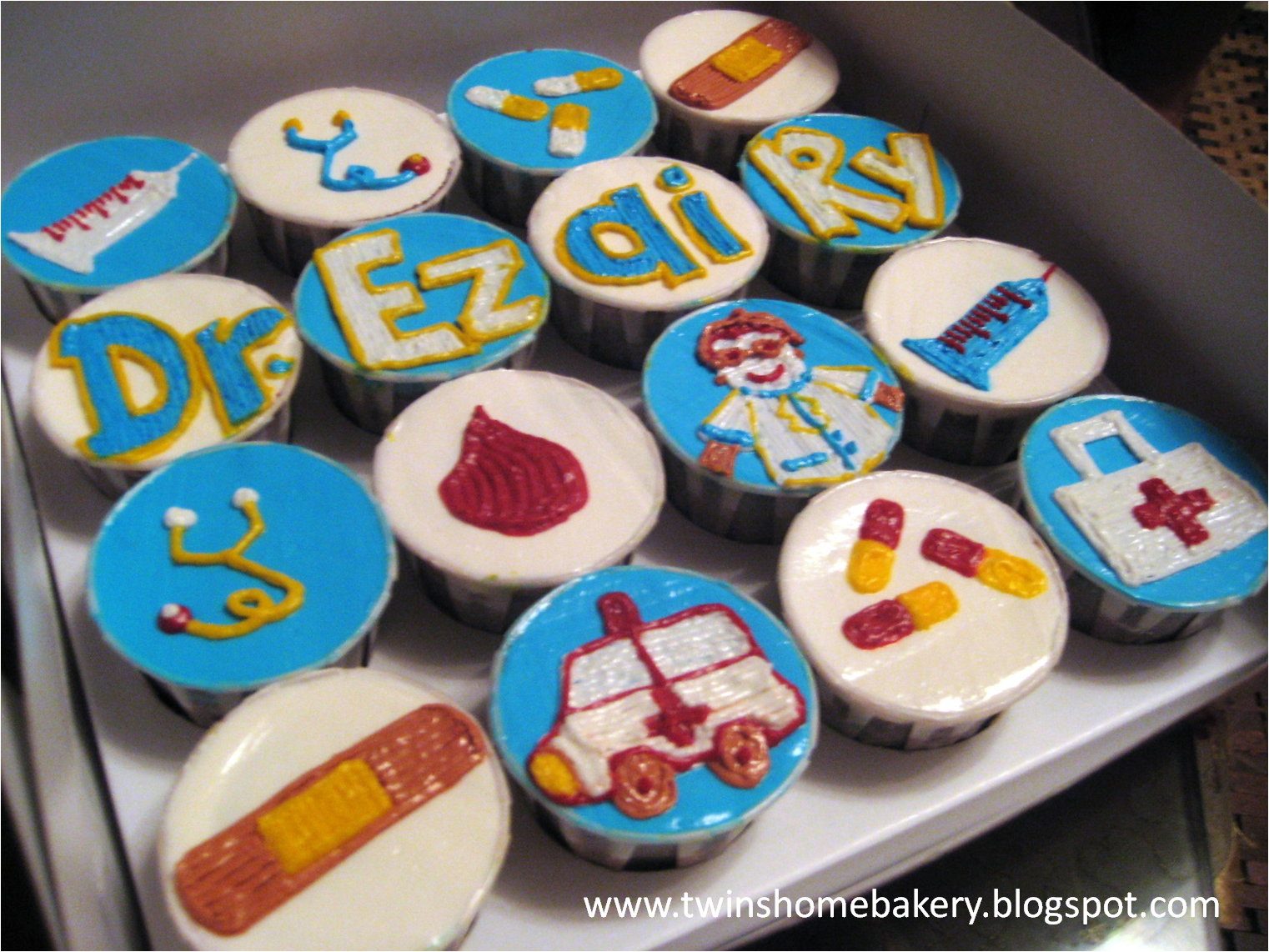 Doctor's cupcakes! (^_^)~ | Twins Home Bakery