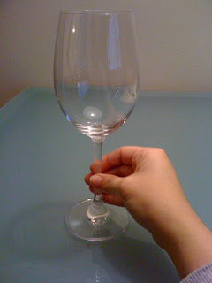 The City Bride Blog: How to {properly} hold a wine glass