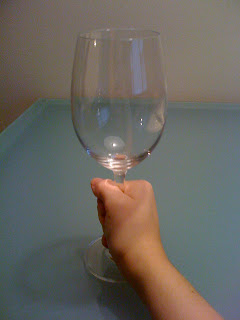The City Bride Blog: How to {properly} hold a wine glass