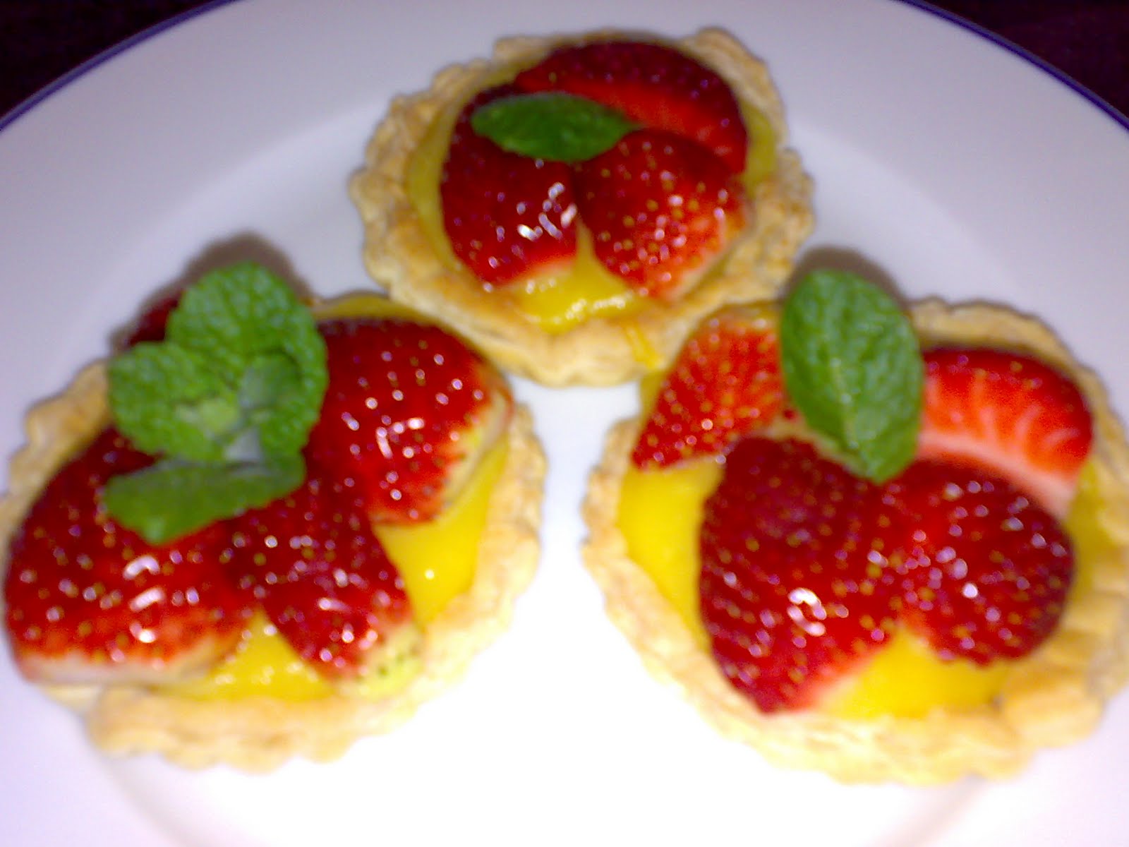Docinhos e Miminhos da SweetSofia: Tarteletes de Morango com Bage Cremin