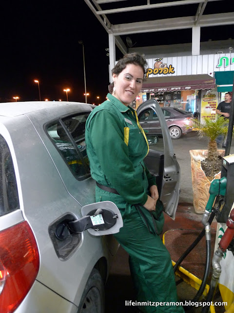 Life in Mitzpe Ramon: Gas Girls of Israel - Nicole from Canada