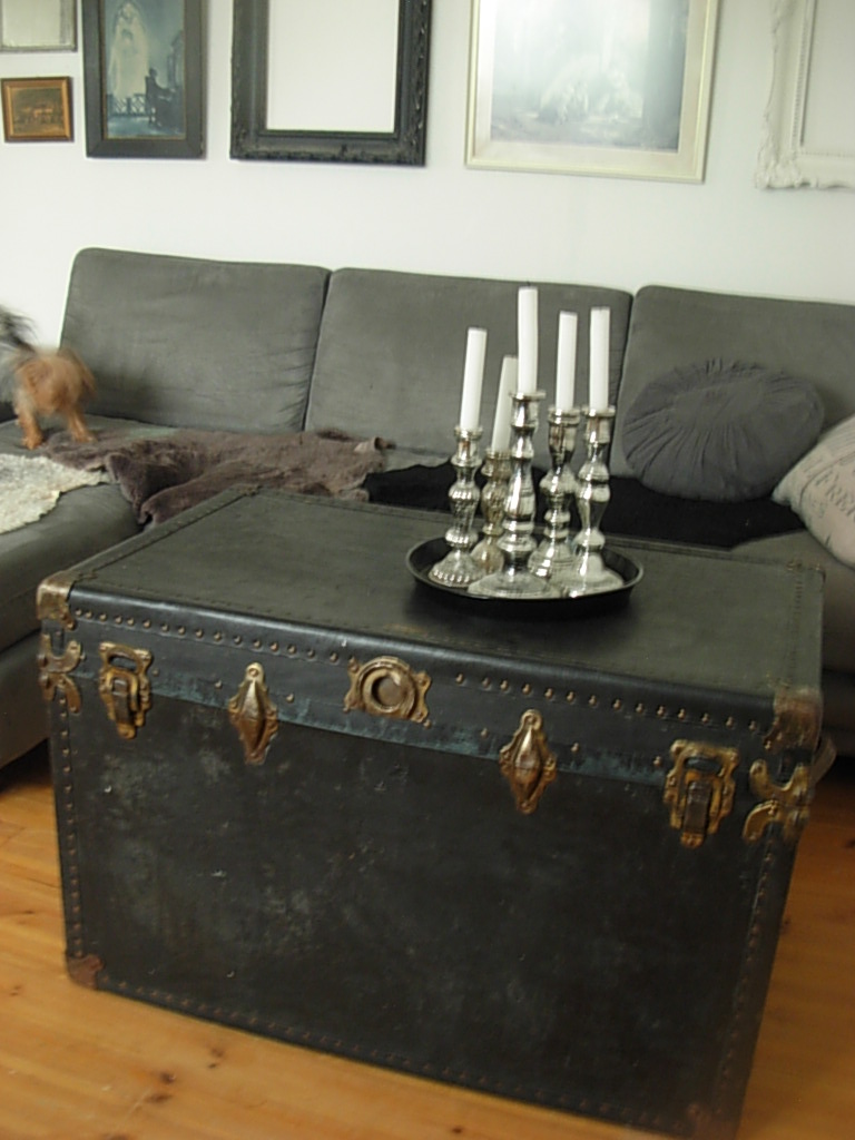 Vaaleaa unelmaa: Musta arkku ja vähän harmaatakin taas...