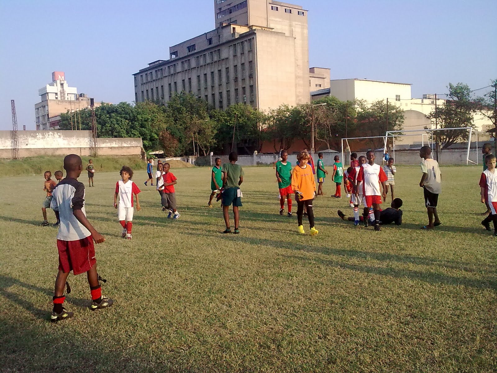 CLUBE DESPORTIVO ECOLE FRANÇAISE DE MAPUTO: mai 2010